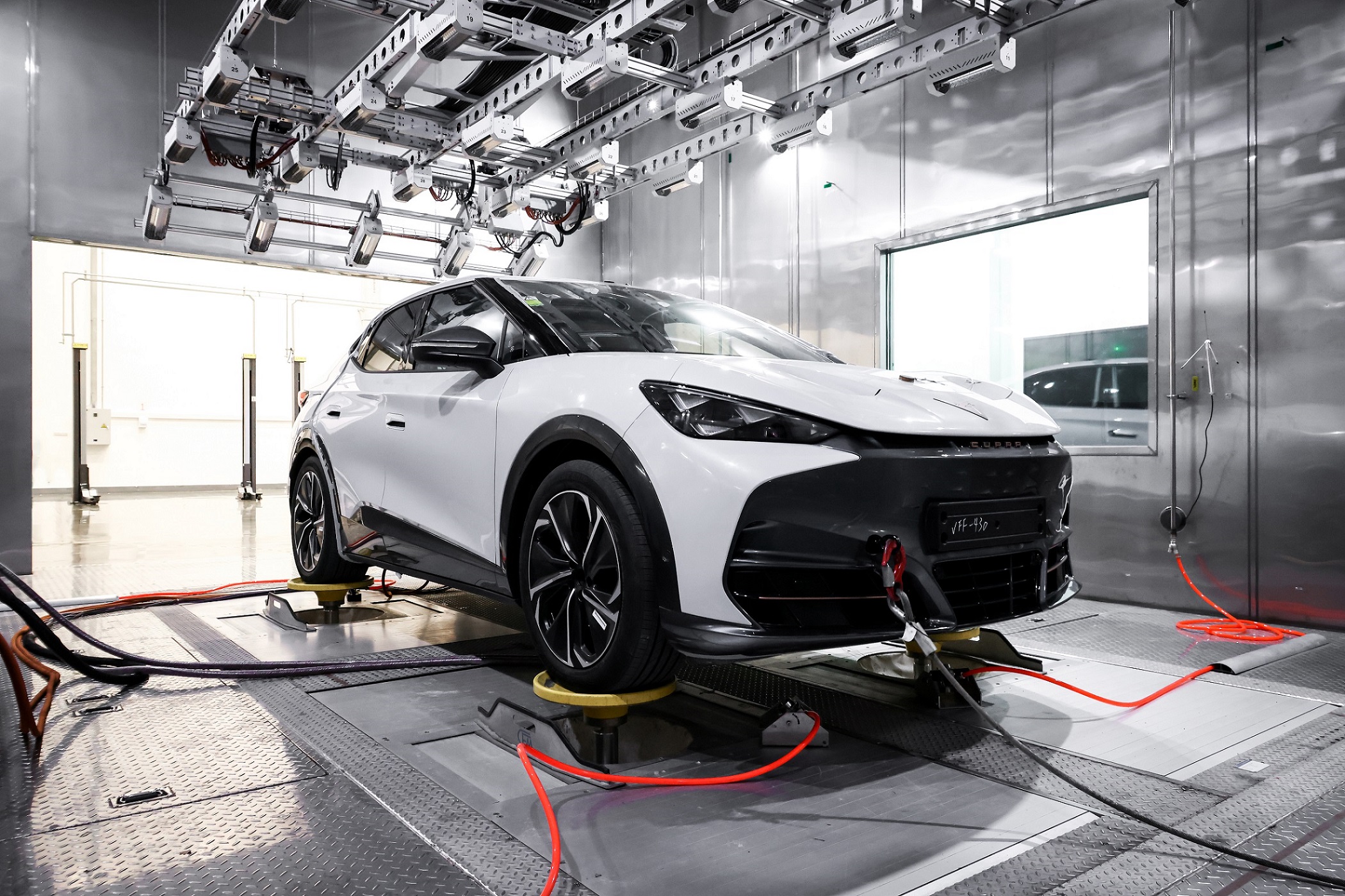 World debut of E-4 Poster: shortens test phase for electric vehicles ...